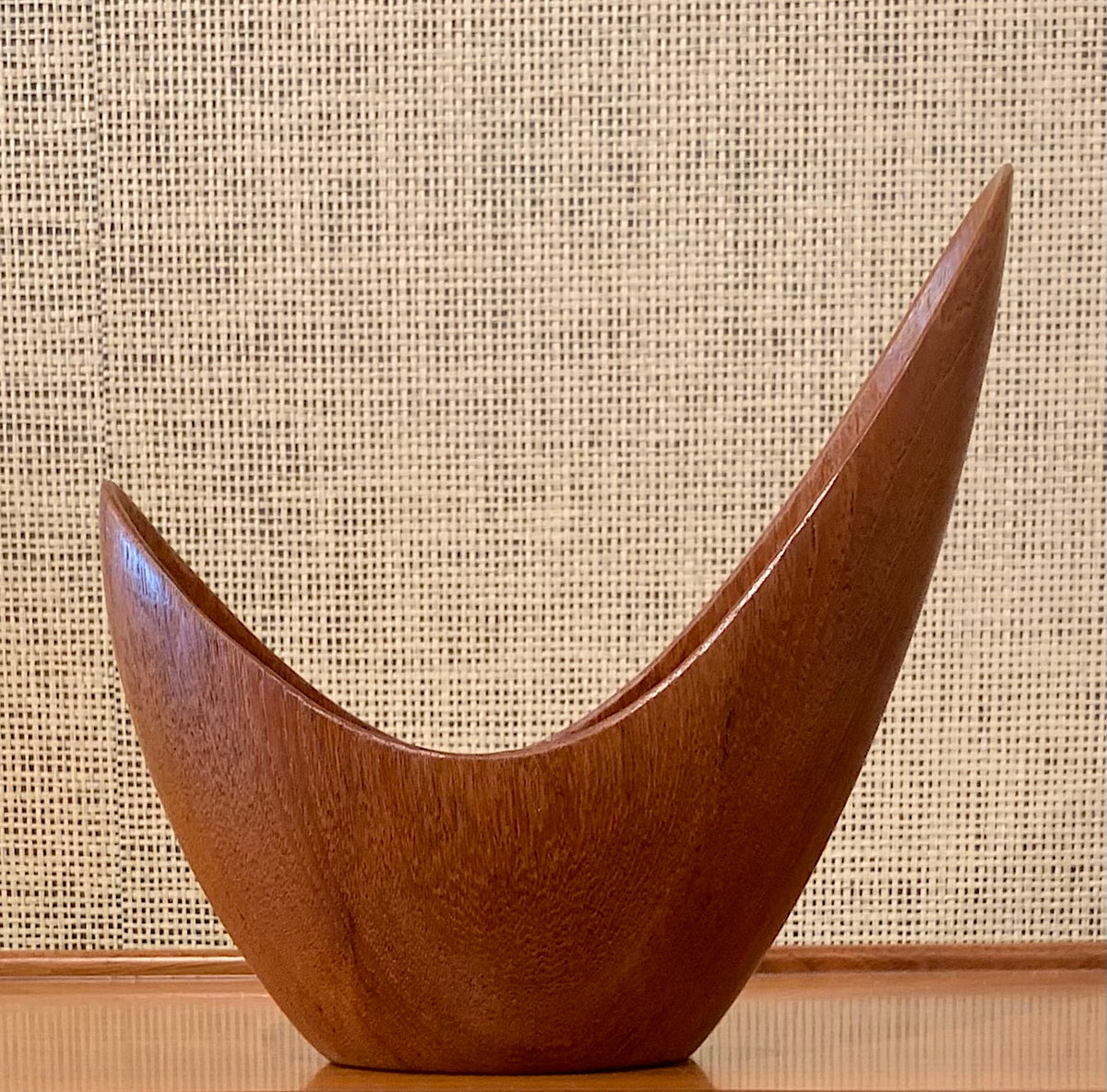 Sculptural teak bowl by Stig Sandkvist – gallery midlandia